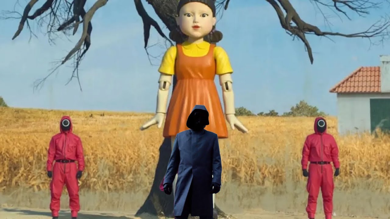 Playing as the frontman in squid game! - YouTube