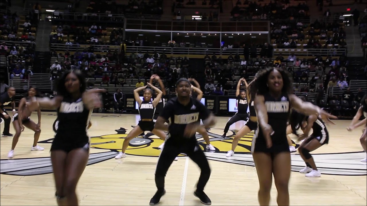 Alabama State University Cheerleaders: Halftime performance - YouTube