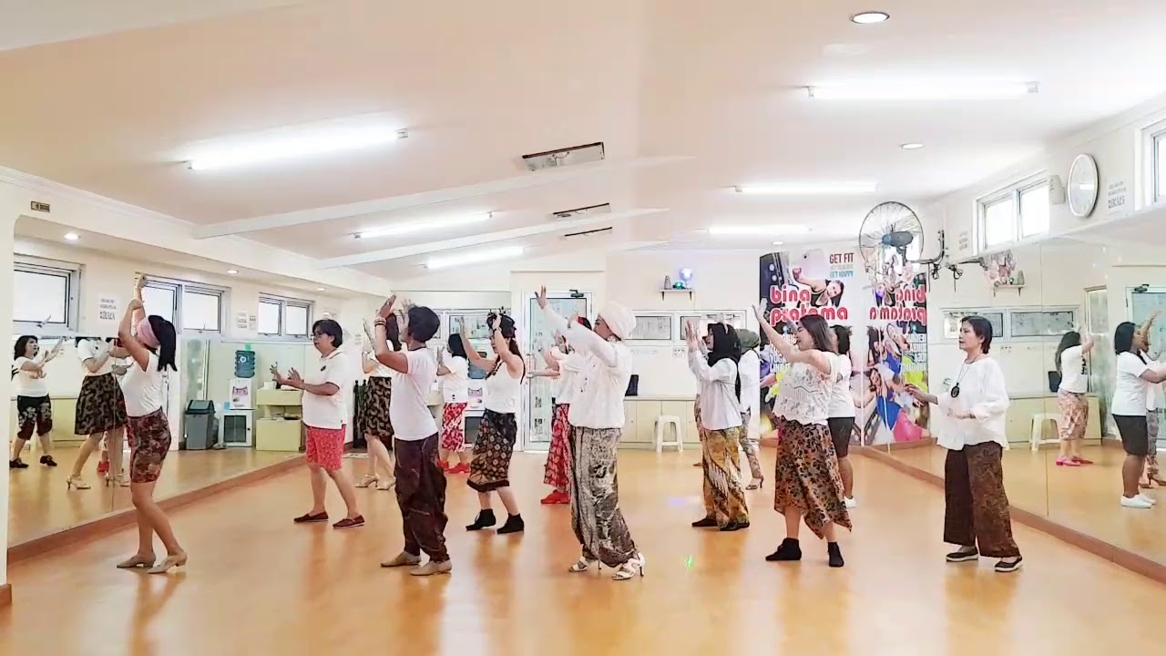 Ana Mantu - Line Dance( Ambon )/ Bina Pratama - YouTube