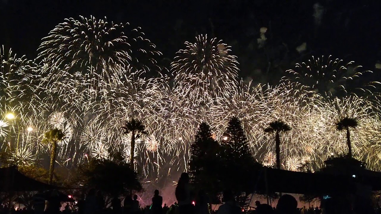 Perth city fireworks finale 2020 - YouTube