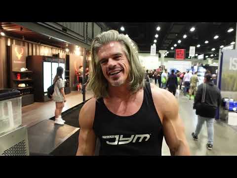 Actor Hella Mark Harley checks in at the Fit Expo - YouTube