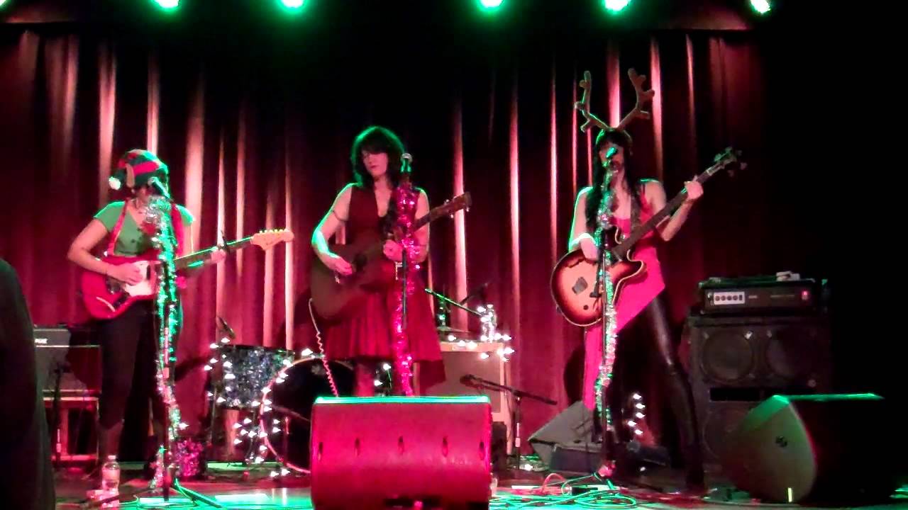 Norah Jones, Sasha Dobson & Catherine Popper- Leaving London - YouTube