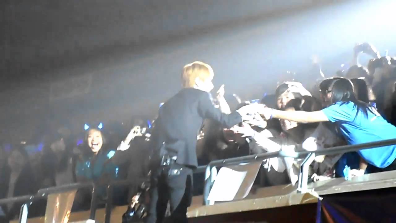[Fancam/Singapore SS3] 110130 Super Junior - U + Dancing Out (Leeteuk ...