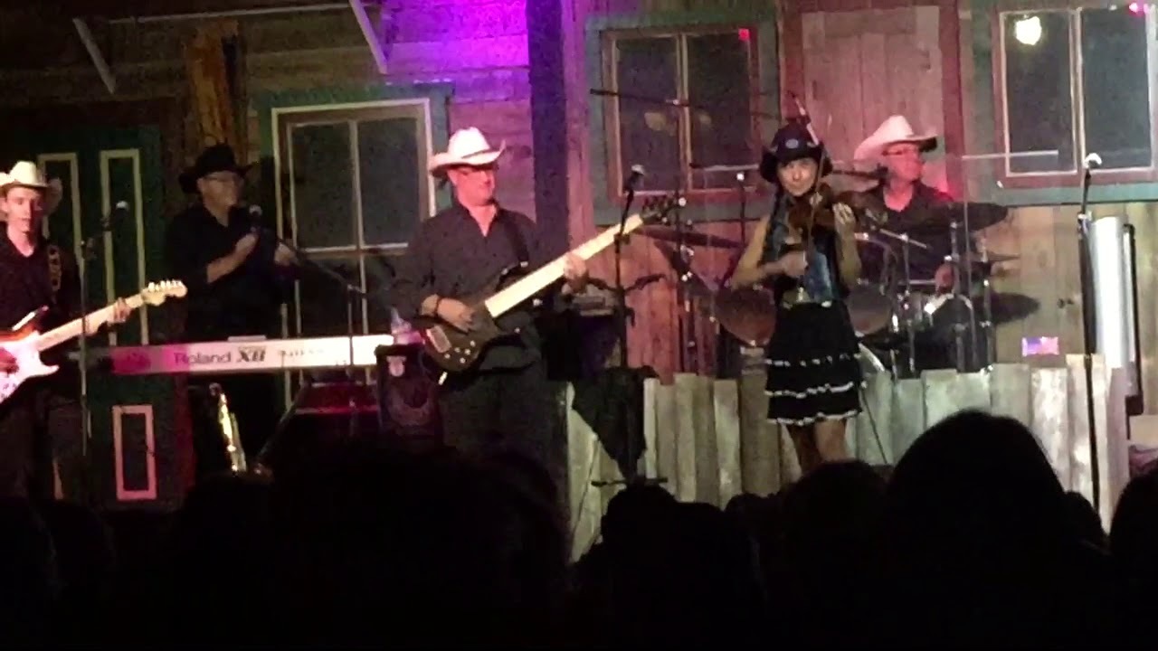 Ft. Hays Chuckwagon Show-Elizabeth Knowles-Fiddle - YouTube