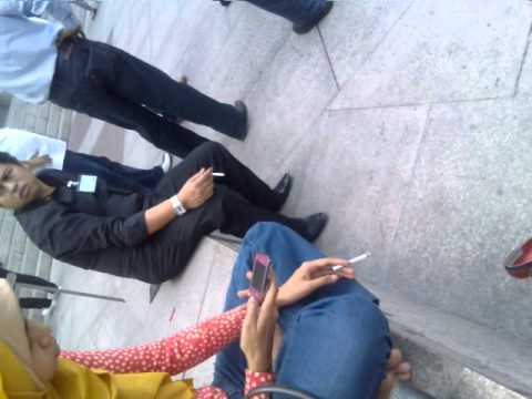 awek btudung slamber isap rokok @ klcc