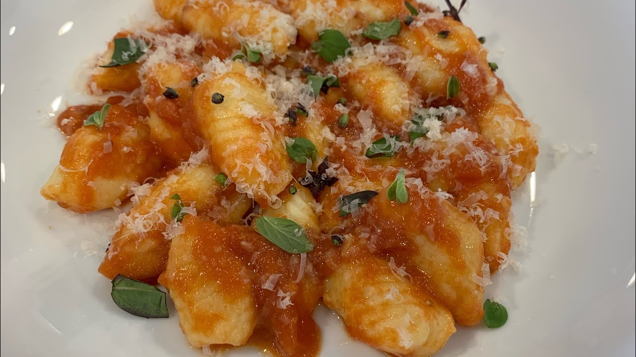 Potato Gnocchi, part 2: Cooking Gnocchi - YouTube