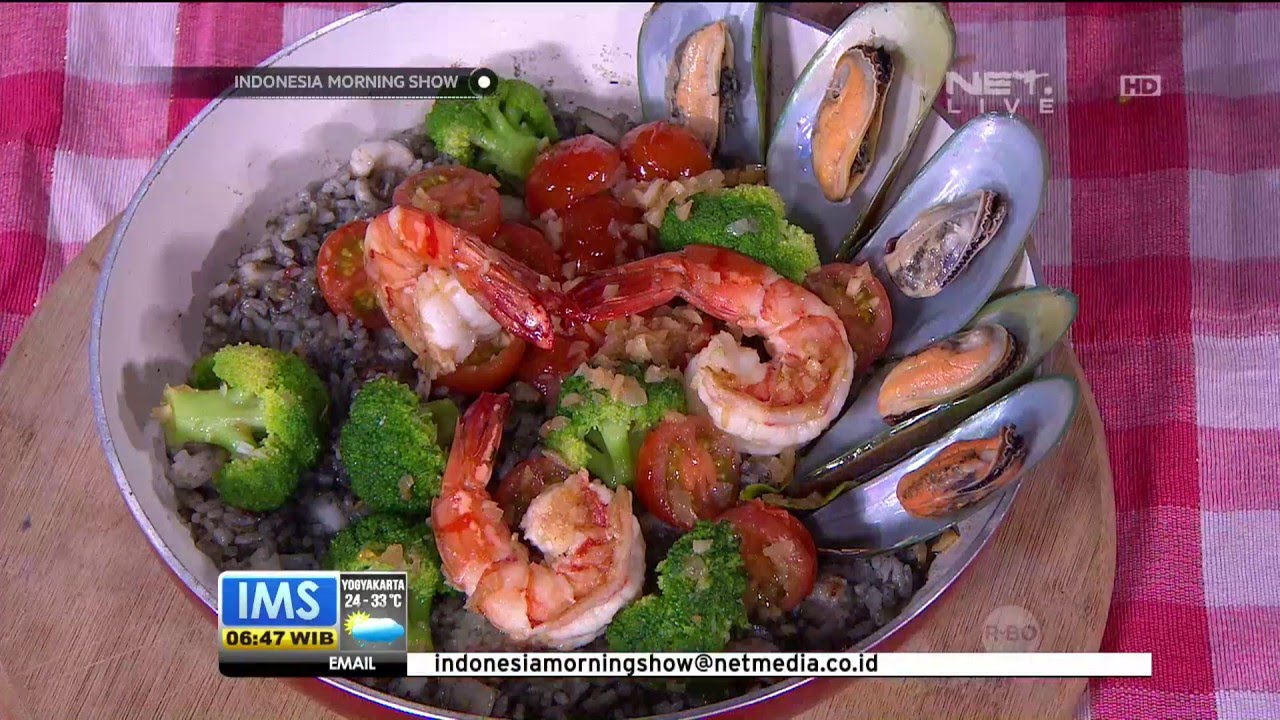 Let's Cook - Squid Ink Rice Seafood - YouTube
