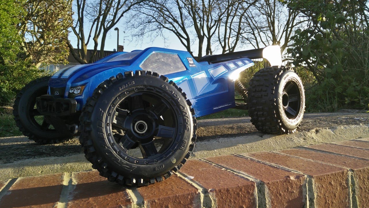 RC Running Video: Thunder tiger ST1 E Conversion 2000kv - YouTube