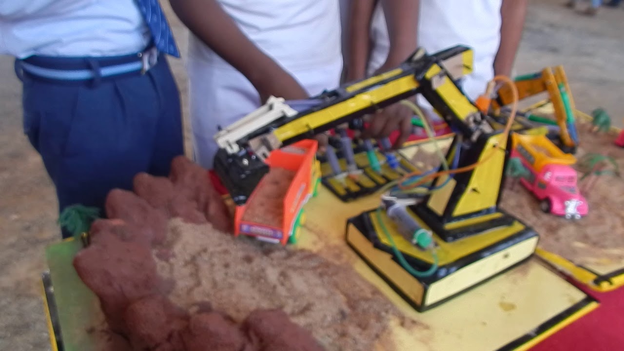 HYDRAULIC JCB IN SCIENCE FAIR - YouTube