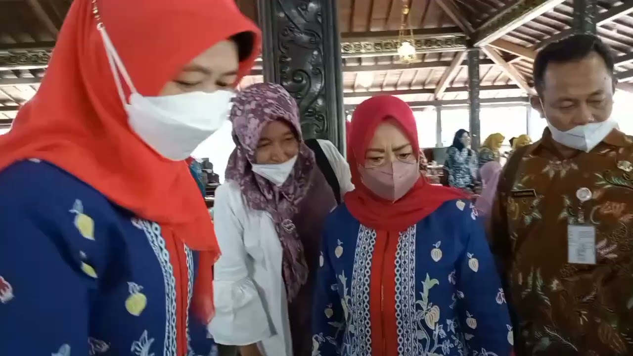 SMP N 3 MRANGGEN (KREASI DAN INOVASI DARI LIMBAH PLASTIK) - YouTube