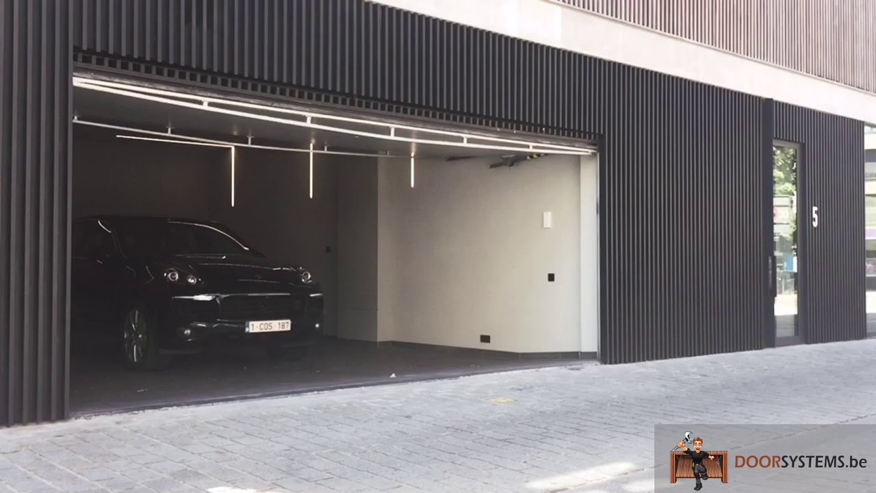 +5 meter larger door in black painted wood!! - YouTube