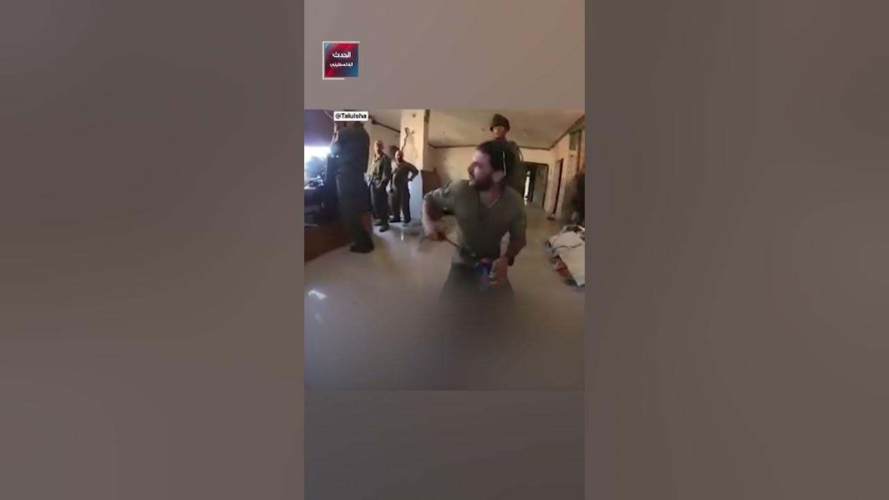 فيديو متداول يظهر جنودا إسرائيليين يلهون بالكرة داخل أحد المنازل في