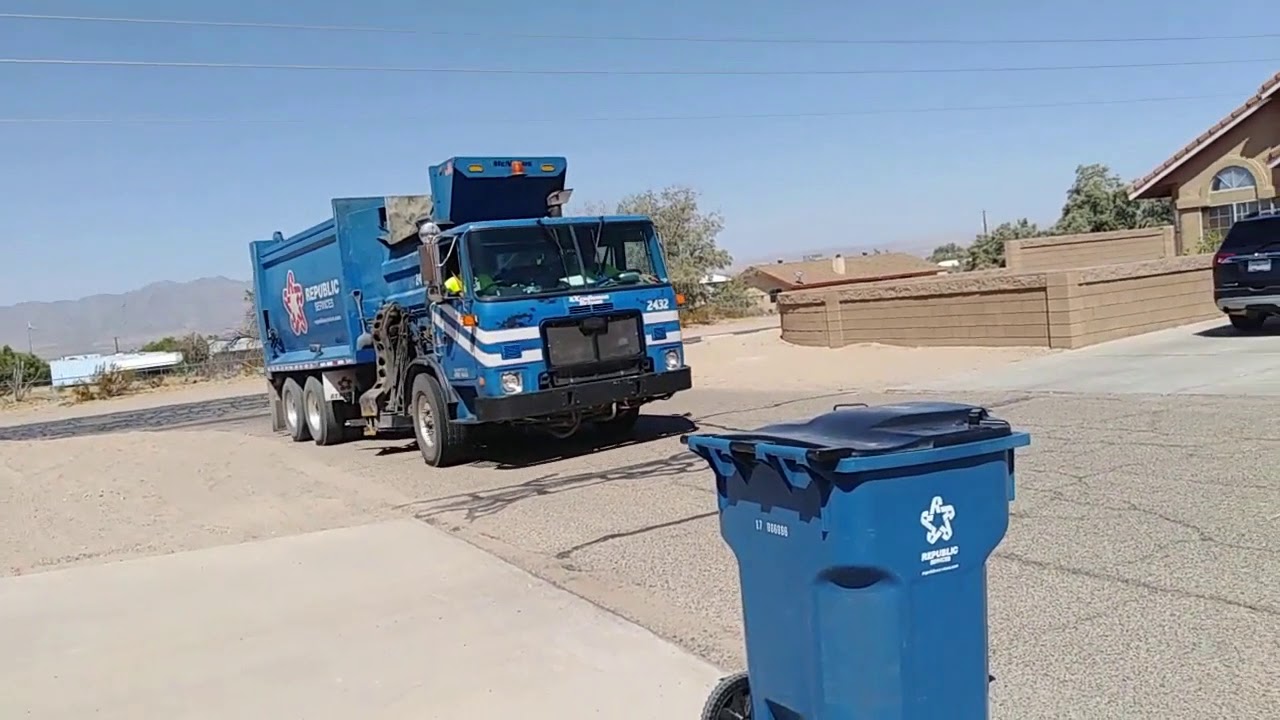 Trash Truck Fails 2019 - YouTube