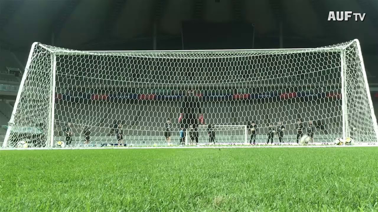Ejercicio de remates en el World Cup Stadium de Seúl (11/10/18) - YouTube