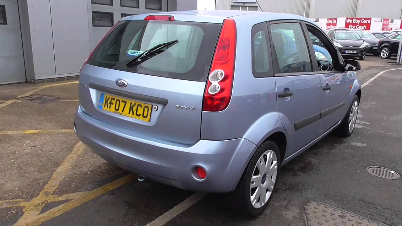 Ford Fiesta Style climate U23461 - YouTube
