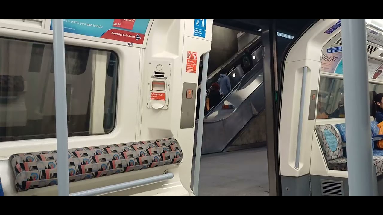 Jubilee line's Famous sound! (Waterloo - Canning Town) - YouTube