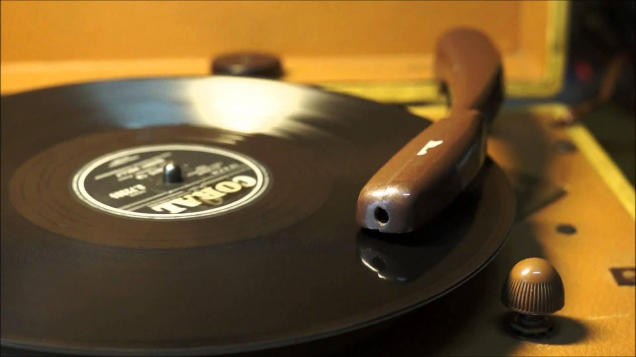 Rave On, by Buddy Holly 78rpm, played on a Mitchel Model 1265 Portable ...