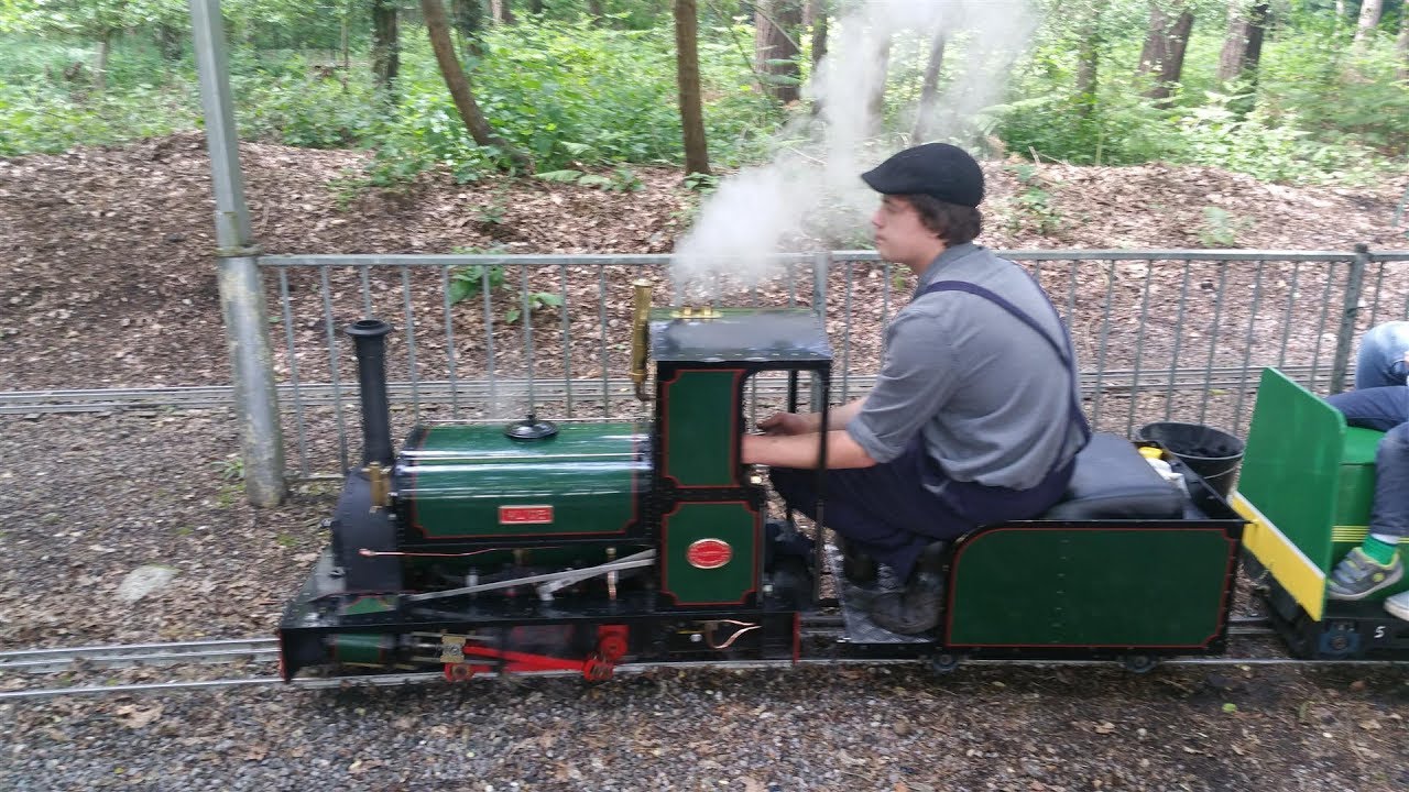 Pinewood Miniature Railway - YouTube