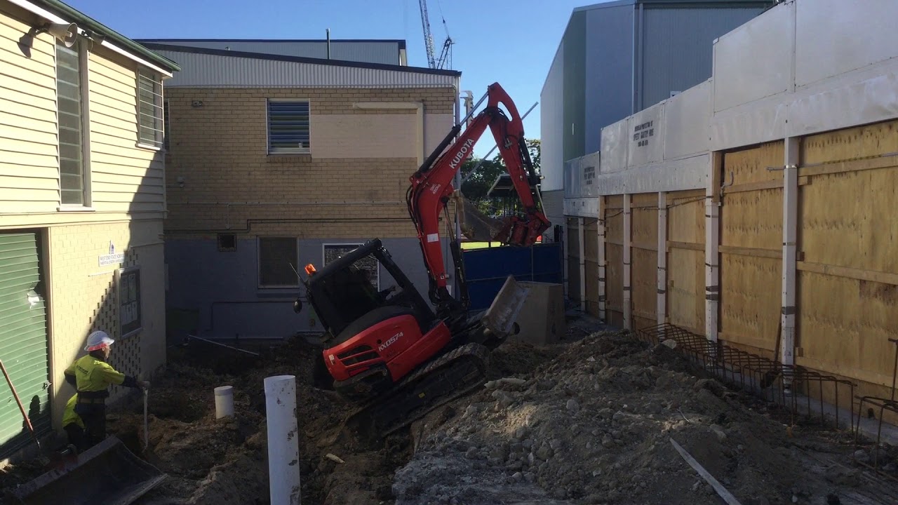 Excavator getting out of the trench - YouTube