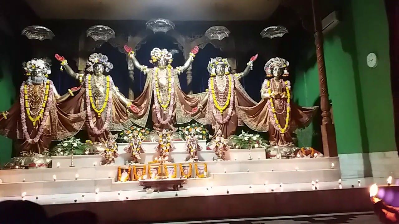 MAYAPUR ROCKS ART DAMODAR LAMPS OFFERING. - YouTube