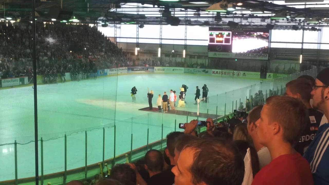 Eisbären Berlin 2013 (EHC) - Deutsche Nationalhymne im Wellblechpalast ...