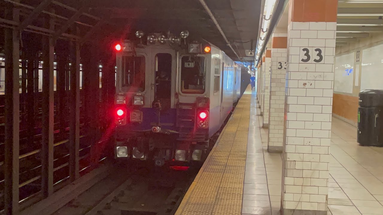 MTA Geometry Train @ 33rd St - YouTube