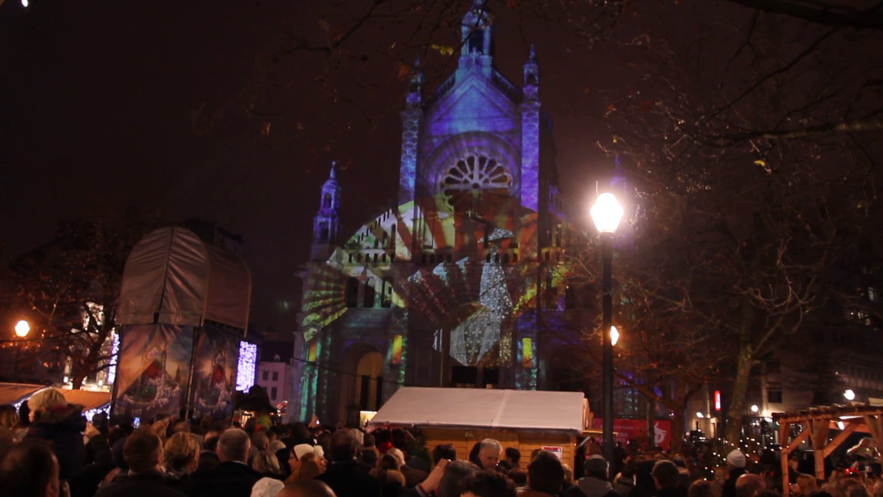 Brussels awesome building light show - YouTube