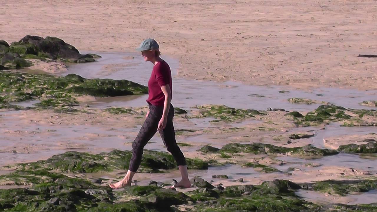 Bo Derek on St Ives Beach, 2/10/16 - YouTube