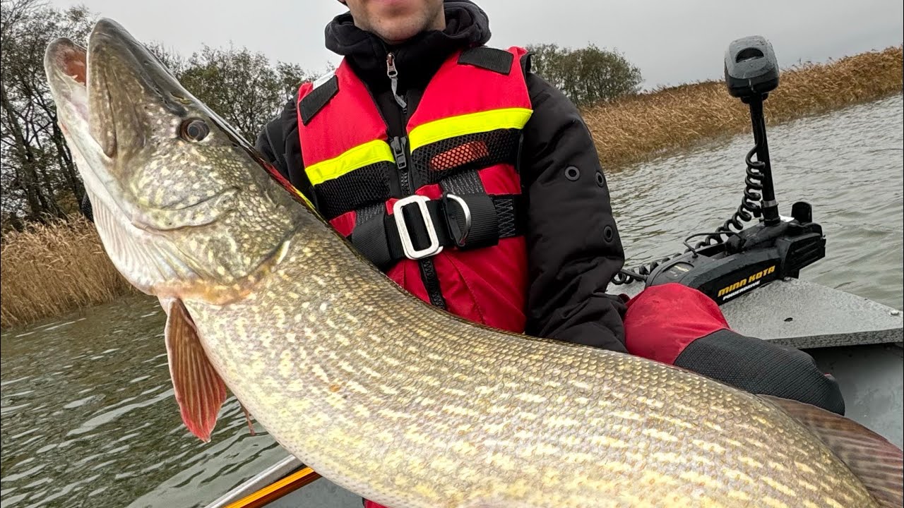 Pike fishing in Lake Sibbo, part 1 - YouTube