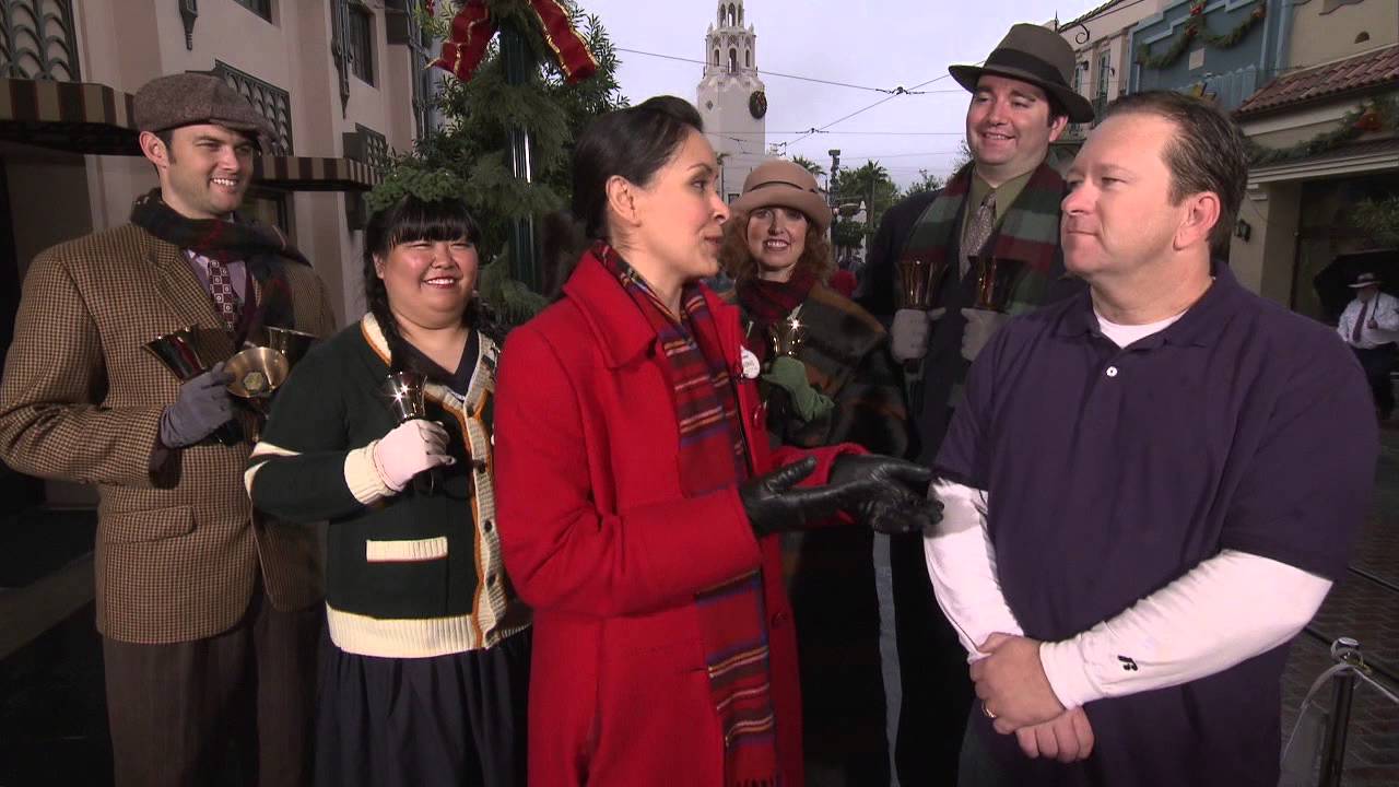 Disneyland - Bell Ringers and Holiday Decorations on Buena Vista Street ...