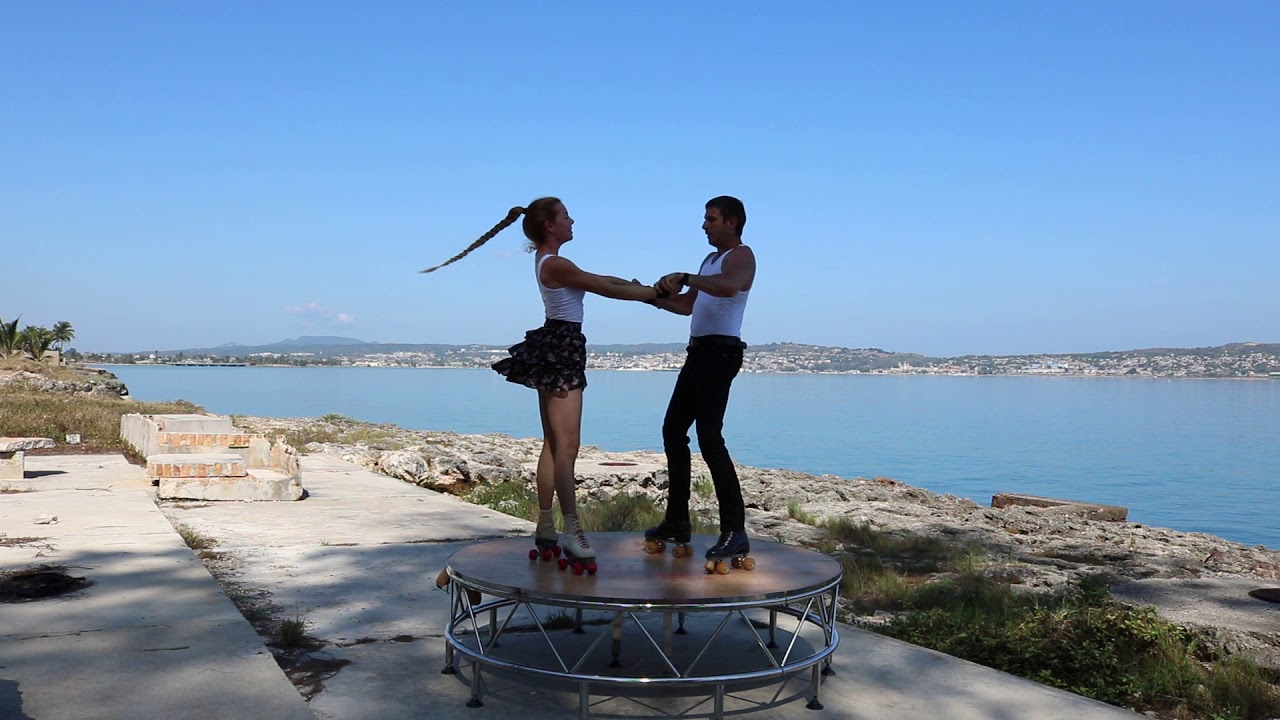 Duo Angeles Acrobatic Roller Skating Cuba - YouTube