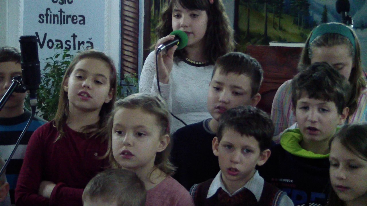 GRUPU DE COPI MICI NU LA INTANPLARE SANT POARTA SPERANTEI 2017 - YouTube