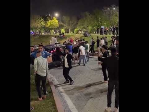 Dans Edip Ortamın Anasını Siken Erkek Grubu