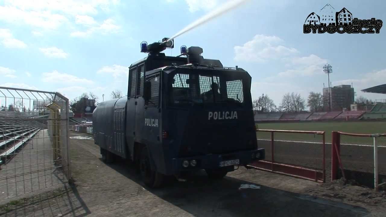 Jelcz HYDROMIL 2 - pokaz działania armatki wodnej oraz sygnałów ...