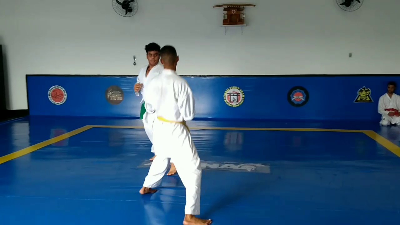 Treino de kumite no CT Arena - YouTube