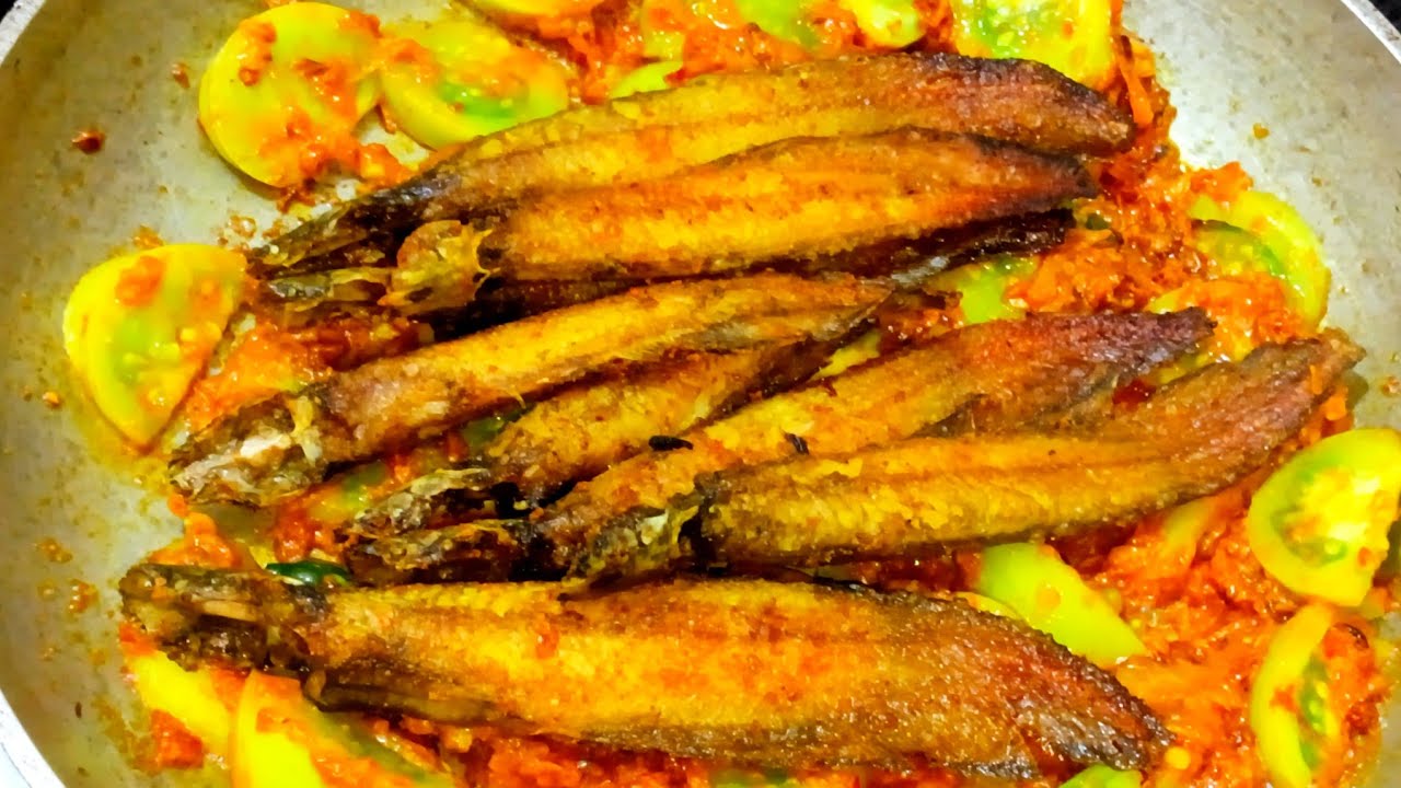 আমার গাছের কাঁচা টমেটো দিয়ে শিং মাছের ভুনা।।Shing Macher Recipe ...