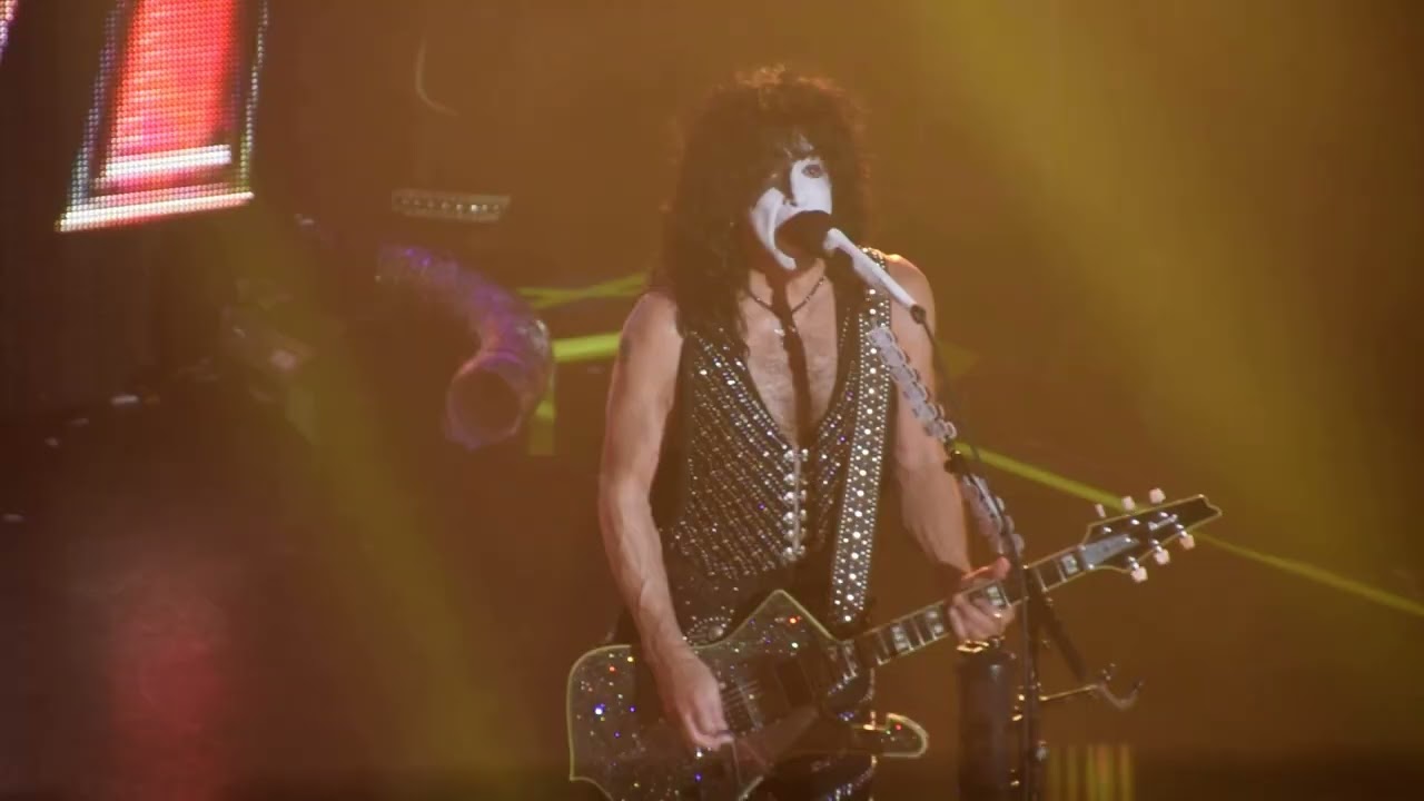 KISS - Take Me live @ KISS Kruise 2022-11-01 - YouTube