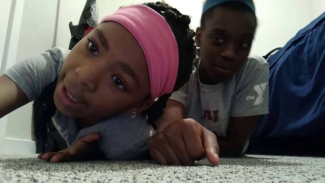 Little nae nae and queen bestfriends - YouTube
