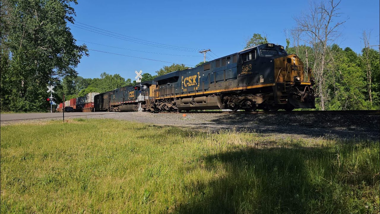 “Same train different view” I007 @ East Palmyra, NY - YouTube