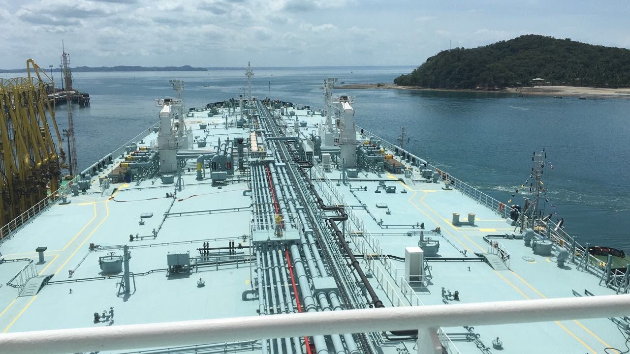 Berthing Maneuver with tugs Tanker Ship (crude oil) Brazil Terminal ...