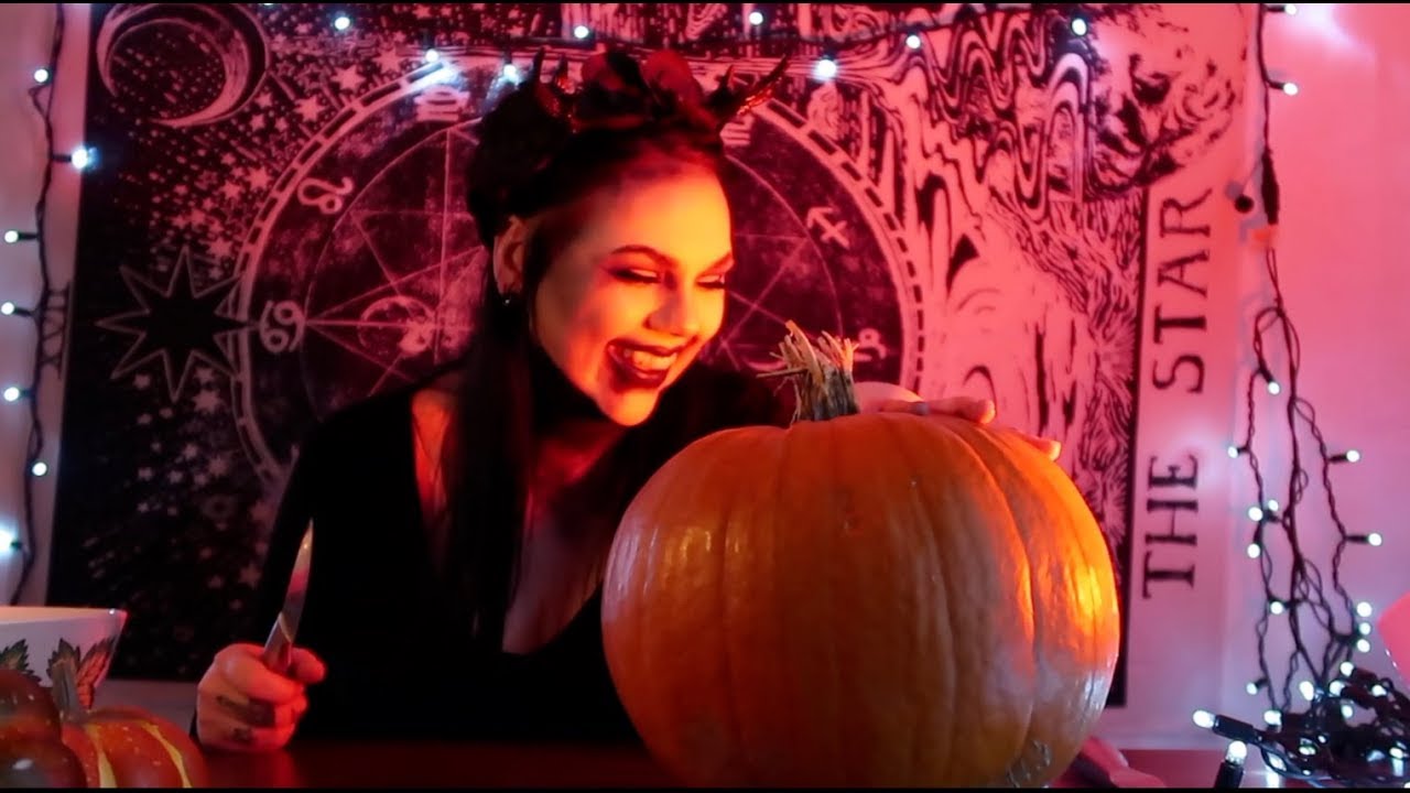 First time Carving a Pumpkin disaster 😂🎃 Goth Style Halloween Vlog ...