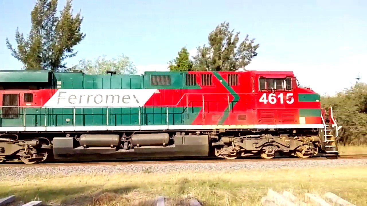 FXE 4615 Leads!! With Freight Train DPU 4571.. Trinidad - YouTube