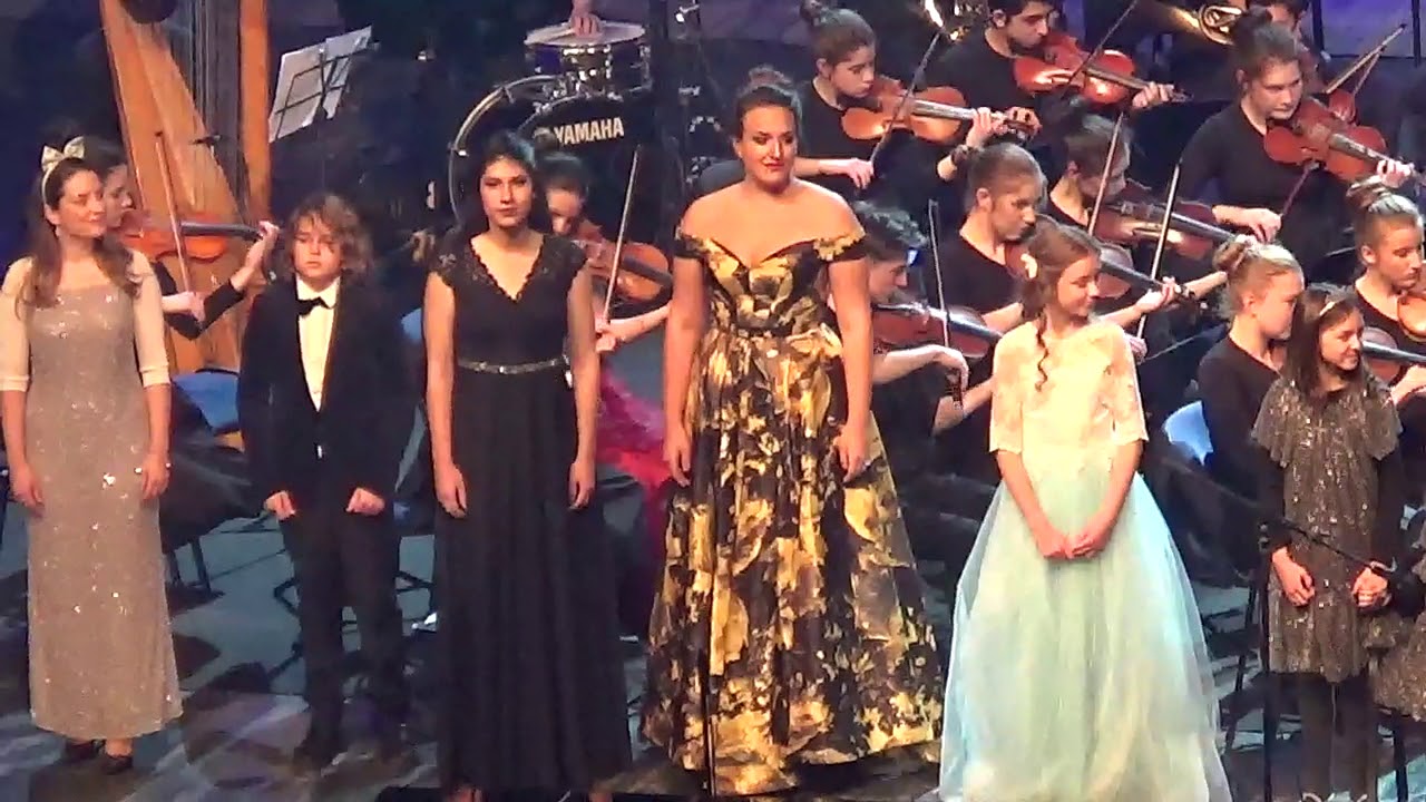 Gusta mi magla padnala - Milica,Irina i Sara Kostic - YouTube