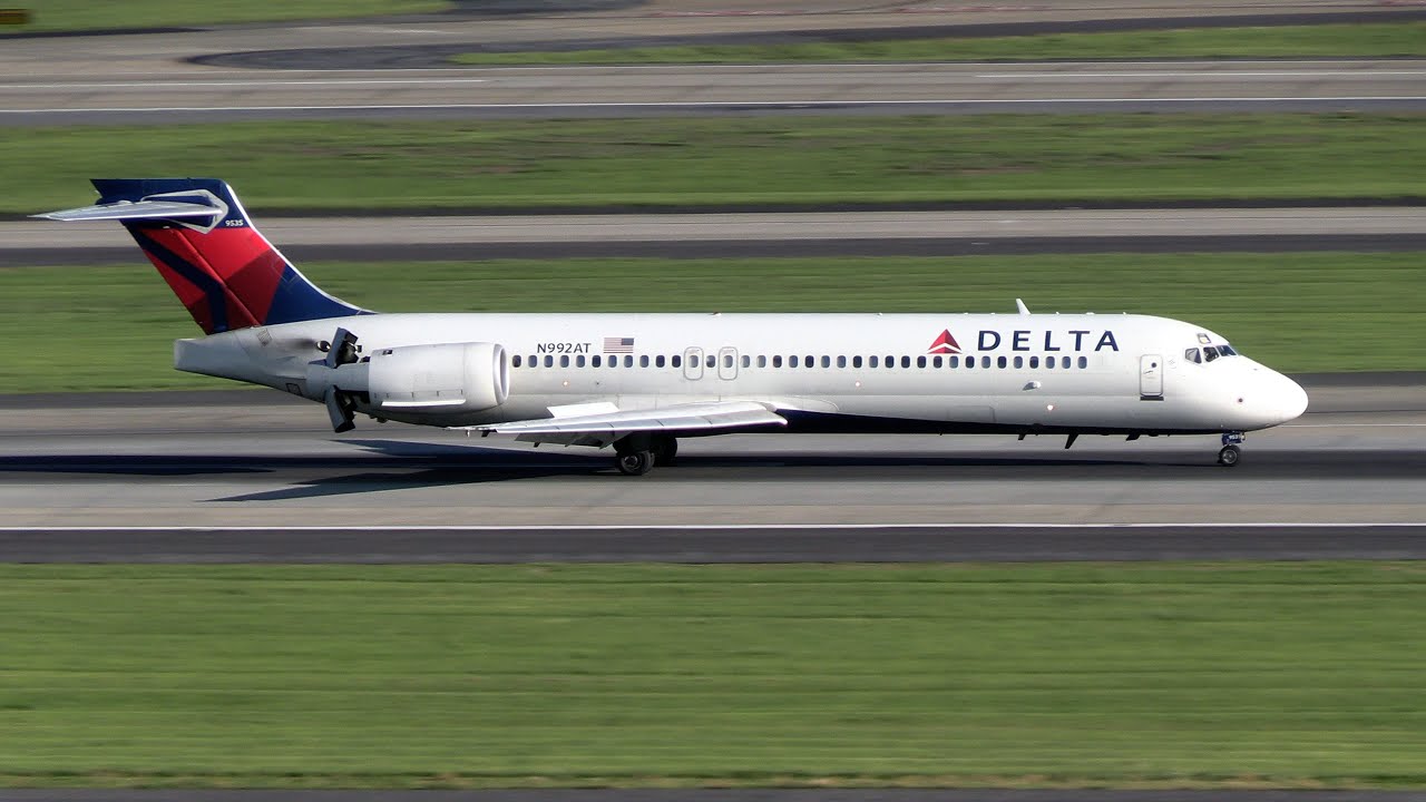 HAVE YOU EVER SEEN A MORE NORMAL LANDING THAN THIS? Delta Boeing 717 ...