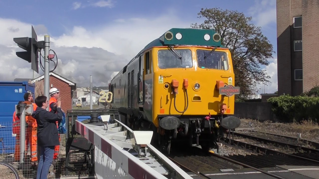 4K:: The Torbay & Dart Explorer 50007 & 50049 depart Paignton with mega ...