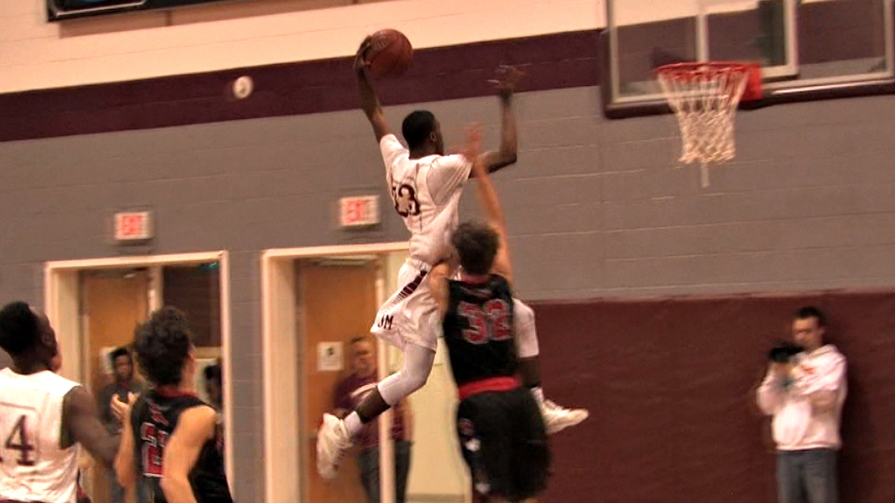 Lavar Batts POSTERS Defender on Senior Night! Hits 2000 Points - YouTube