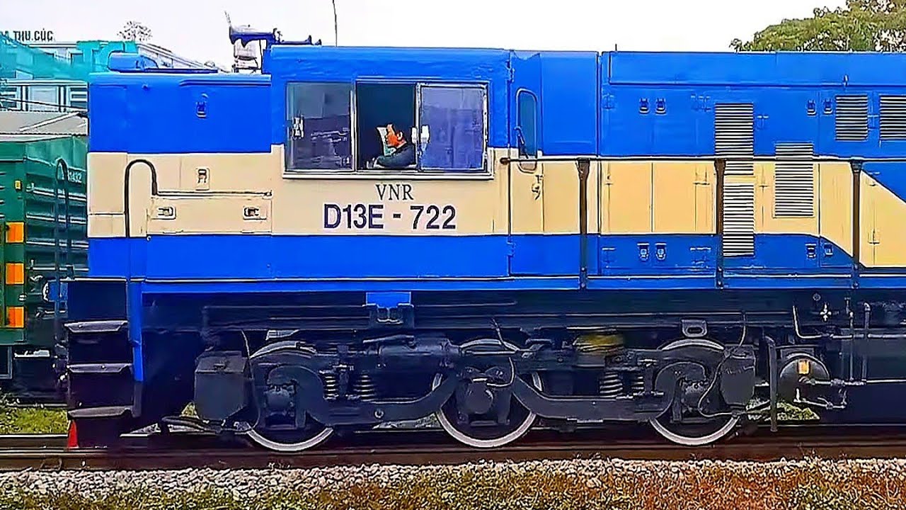 D13E-722 (Mới Ra Cấp) Sắm Quần Áo Và Giầy MỚI Để Tham Gia Chạy Tàu ...