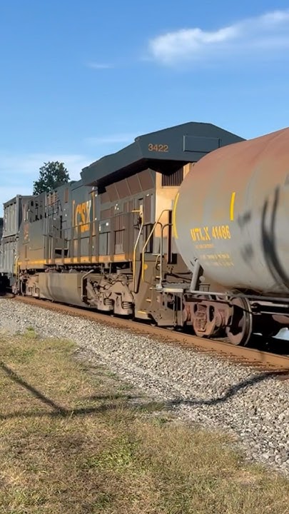 DPU Alright!! #csxt mDPU #3422 working hard Southbound on M433 - YouTube