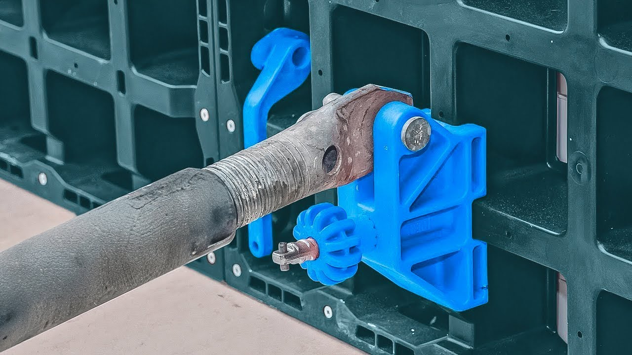 Whoever invented this construction machine is a genius. Even Albert ...