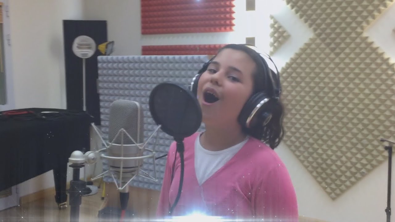 "Roar" by Aderet - YouTube